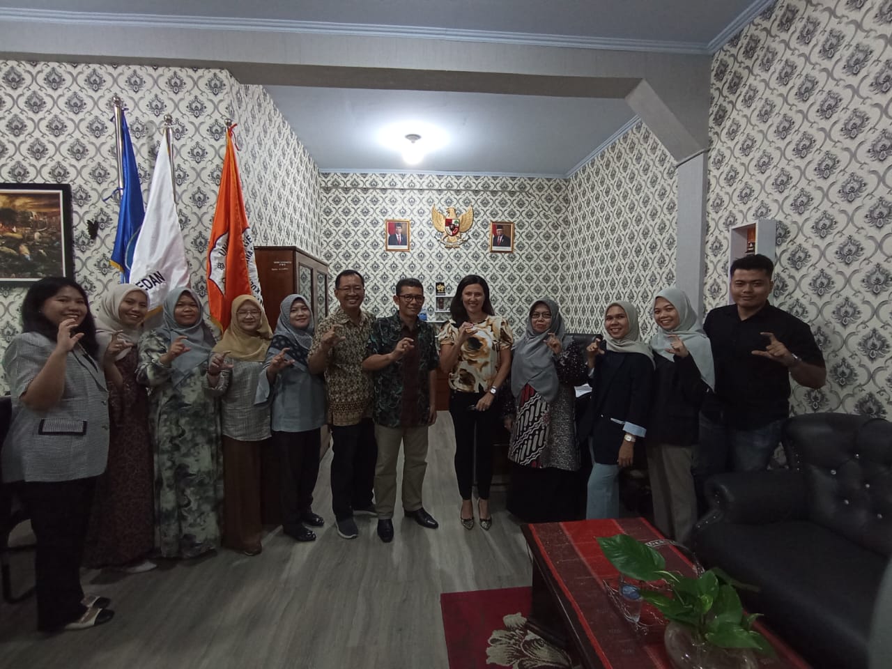 FBS Unimed kedatangan Teaching Professor dalam bidang Penulisan ...